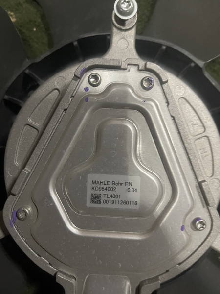 Tesla model 3 ventilyator radiatora