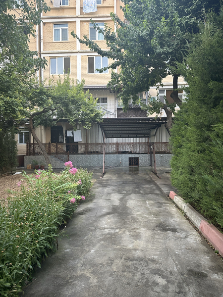 Продам свои квартиры,4 и 3 комн. на Ахмад Югнакий.