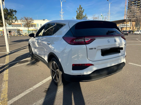 Hongqi. Medel E-hs3