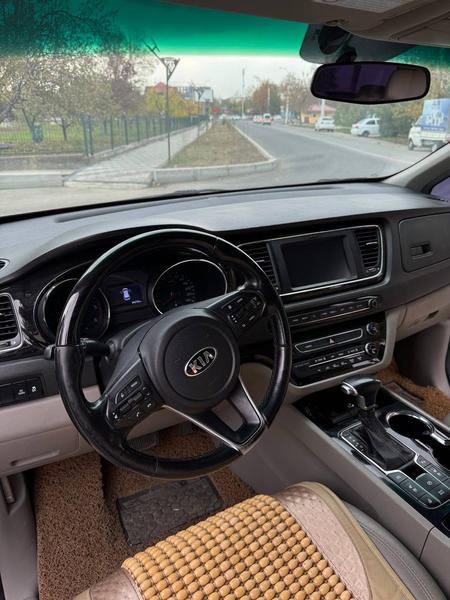 Kia carnival sotiladi