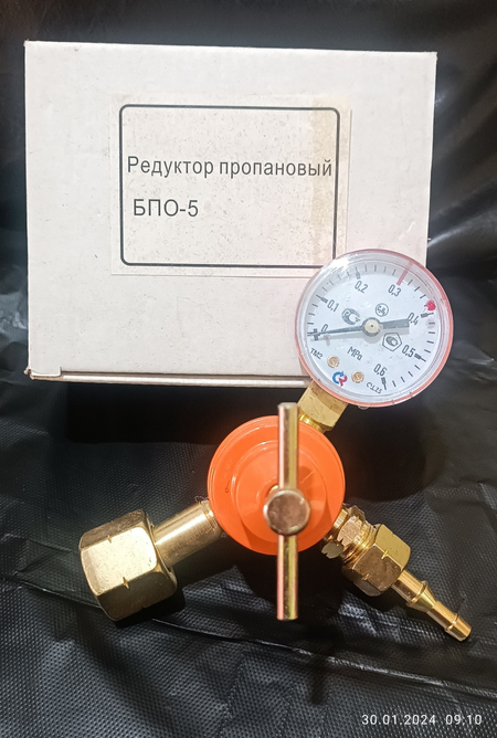 Продается СО2 газ редуктор с подогревом на 220 V