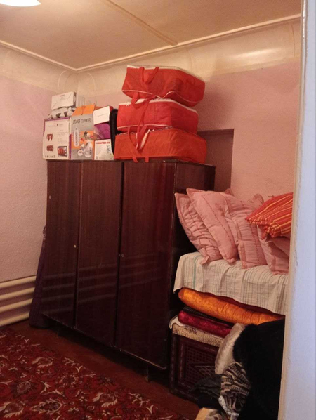 Абдурахмонов котта йулда жойлашган 5 сотиг 4 хона уй сотлади