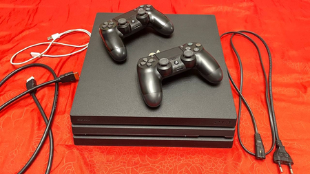 Playstation 4 Pro (Revizya 3 oxirgi) Ideal holatda