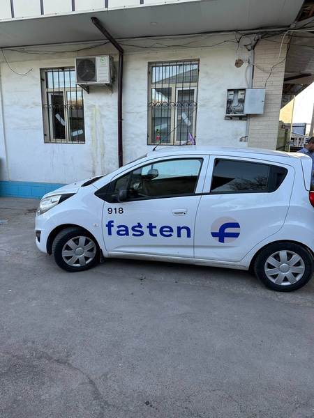 Brend fasten наклейка