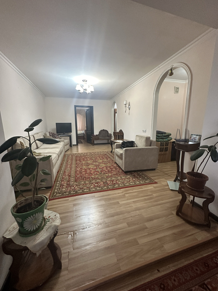 Срочно продается 2/5/5 на М. Горького