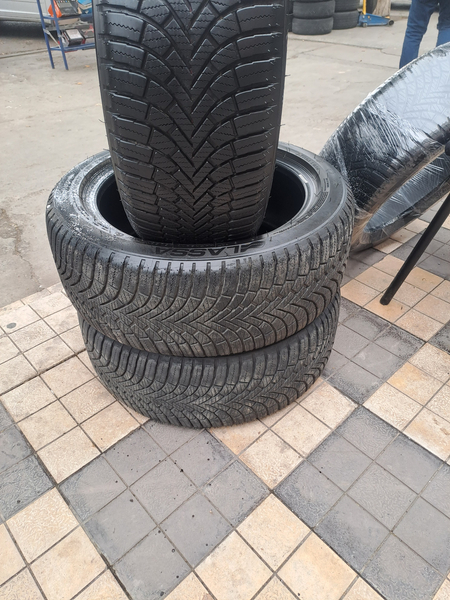 215/50R17 lassa multivays2 sotiladi