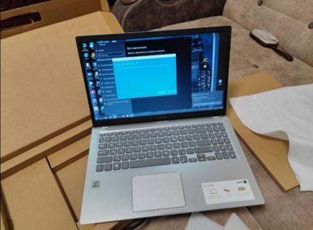 Core I7 noutbuk sotiladi