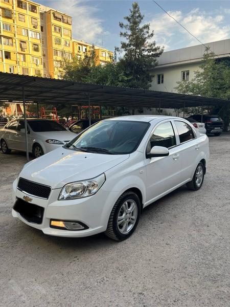 Chevrolet  nexia 3 sotiladi avtomat oq 2018y