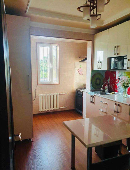 Квартирага битта киз