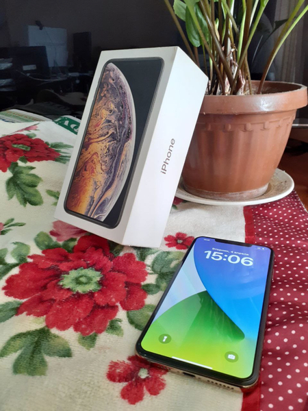 iPhone XMax gold