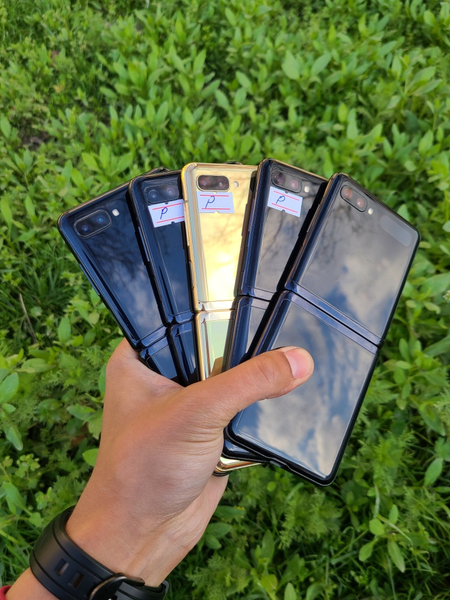 Samsung Galaxy Z Flip. OzU 8/256 GB. Snapdragon 855. Garantya bor