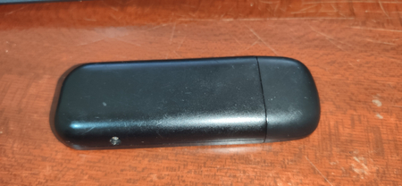 4G Usb Wi-Fi Modem, Universal modem, hamma sim karta tushadi. Wifi bor