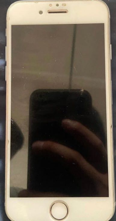 iPhone 8 holati zor 64gb uselinni qoyilgan 100%