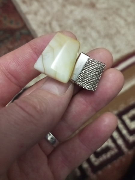 Продаются запонки из камней для рубашек .