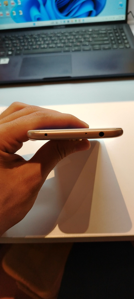 Redmi 5 plus sotiladi