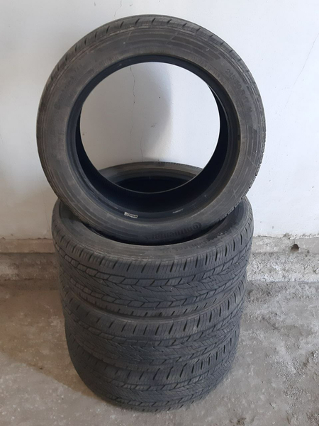 Lada Xray Crosstin rodnoy baloni satiladi