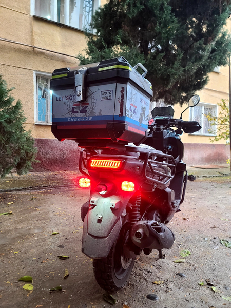Tank skuter full versiyasi benzin \\nMotor 150\\n100 ga 4 ta benzin\\nHali y