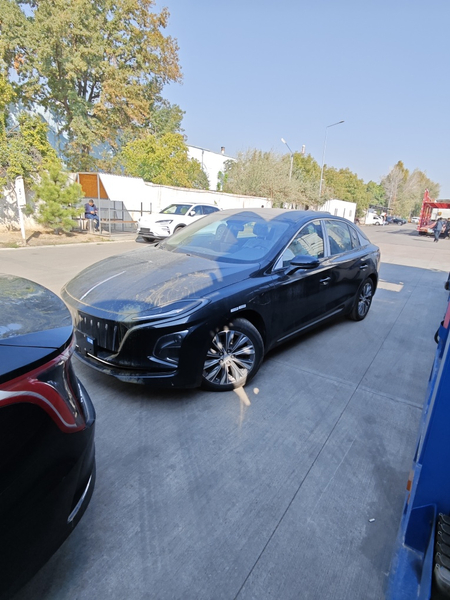 Hongqi EQM5 nalichida. Yandexga primyer tarifga otadi honji