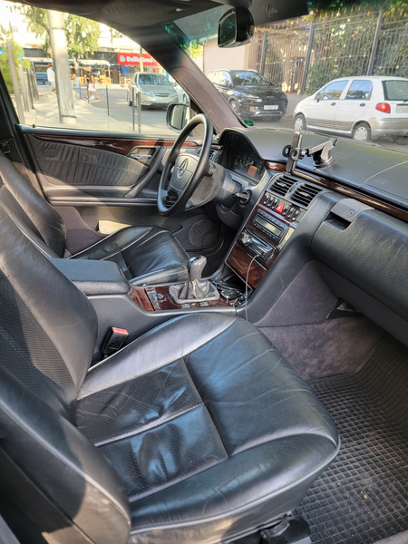 Mercedes 210 mator 111