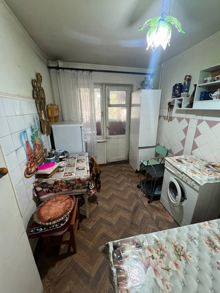 Метро Новза 1/3/4 кирпич балкон 1.5/3