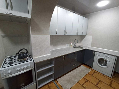 Продаю квартиру 3в4/2/4 возле Парка Победы, ев.ремонт+меб+техника