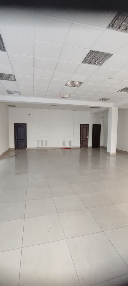 Arenda 67kvadrat Algaritm Avtosalon oldida 1-linyada yo\\\'lli yuzasida