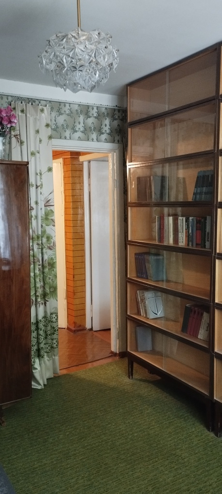 Продается 3х комнатная квартира на М.Горького ст.Буюк ипак йули