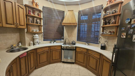 Срочно продается шикарная квартира в Мирабадском районе  (J3114)