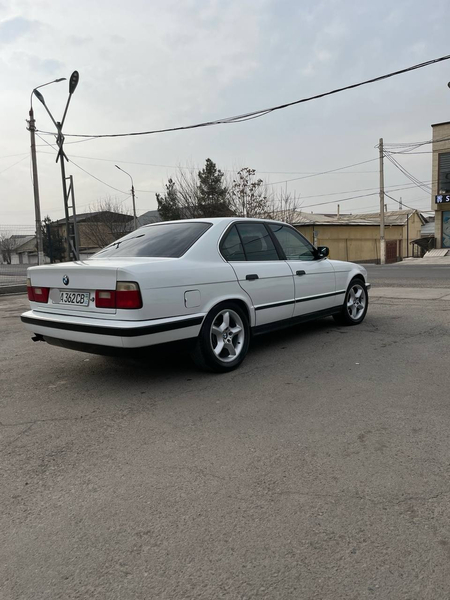 Продается БМВ е34.