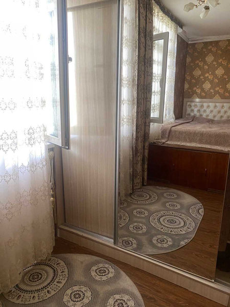 Qora-qamish 1/3 da 1 honalik 2 xona qilingan