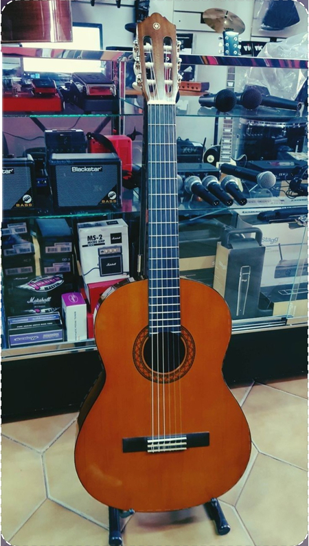 YAMAHA C40 gitara
