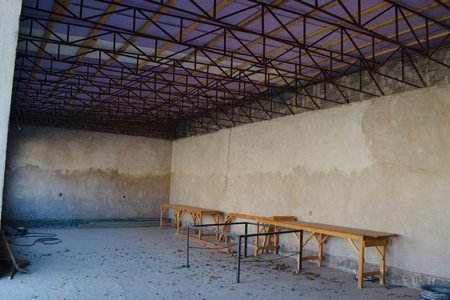 Manzil: Toshkent viloyati, BEKABOD shahar markazi Yo'l bo'yida Dehqon