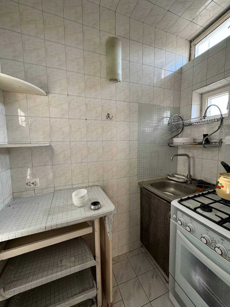 Юнусабад-18, 4/4/4 90 м² средний ремонт, кирпич 77 серия=