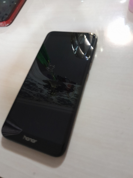 Assalom alekum telefon sotiladi Xonor 2ta Sim 16gb