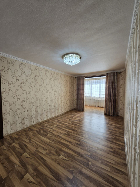 Продается 4 ком. Квартира площадтю 90 кв.м. По ул. Беруни ор. Фреско