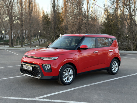 Kia Soul Красный