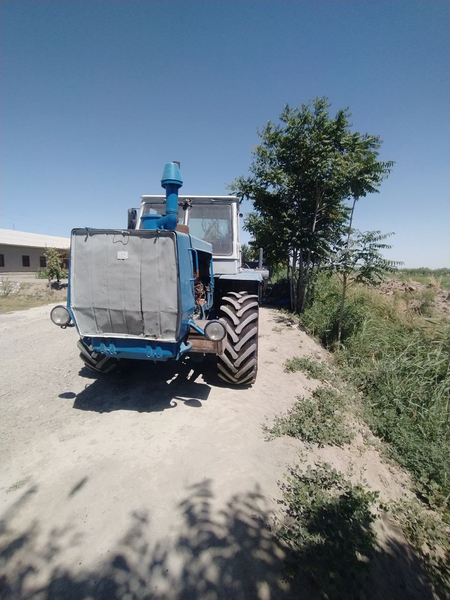 T 150 traktori sotiladi qóshimcha extiyot qismlarixam bor kelishtirami