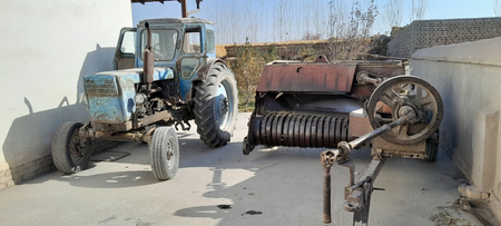 Traktor pres padborshik bilan