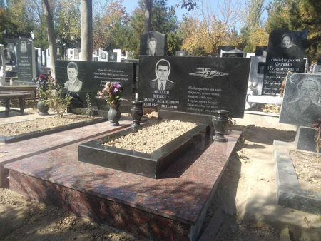 Памятники и комплексы огромных и малых в размерах