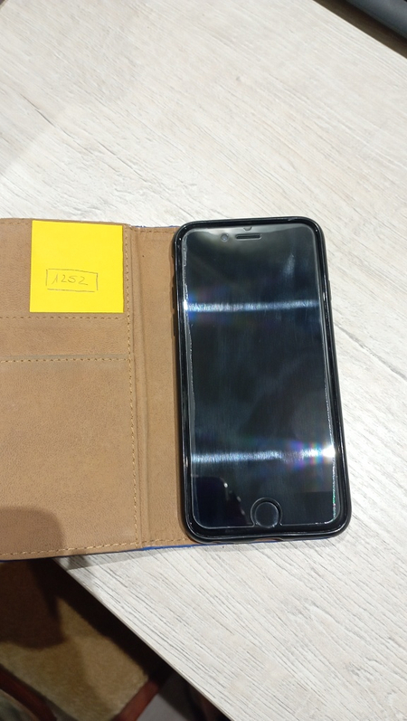 Продам iPhone 6 в идеальном состоянии.