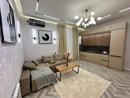 ШРуставели 2в3/2/4 Высокопотолочka
Koмнаты-РаздельHo 
Площадь-60m2