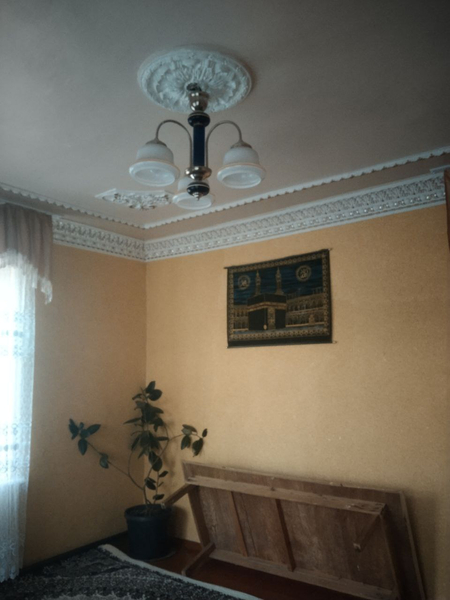 Uy sotladi oqqovogʻ 2 avtobaza yonda