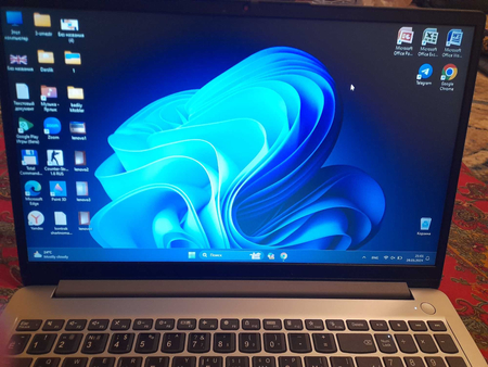Noutbuk Lenovo ideapad 1i (15'',7)