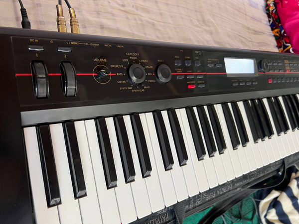 Korg Kross sotiladi 61 klavish to'yga tayyor sola garmoniyaga