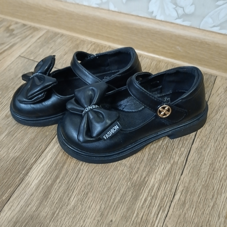 Продам детские туфельки