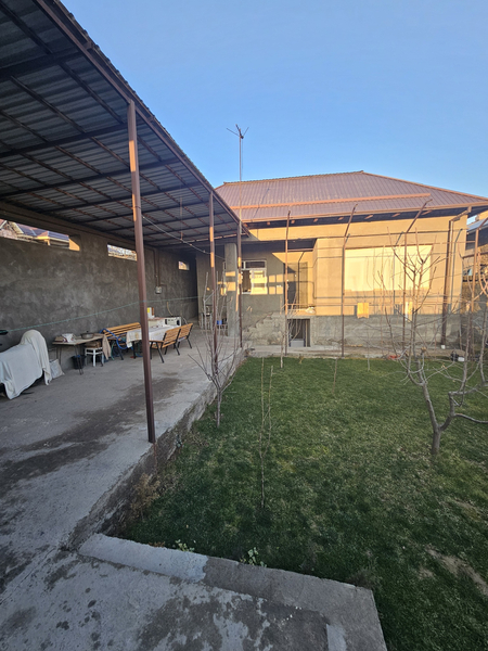Кибрай тумани Ботаника мах. 3 сотих 3 хонали уй сотилади.