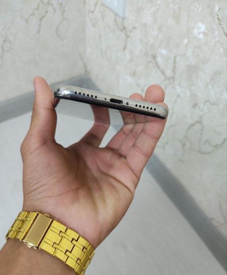 Iphone x arzoni srocna