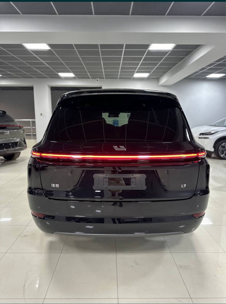 Автосалон Yilistar предлагает с гарантией гибрид Li9 Max с