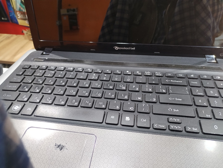 Noutbuk sotiladi Core i3