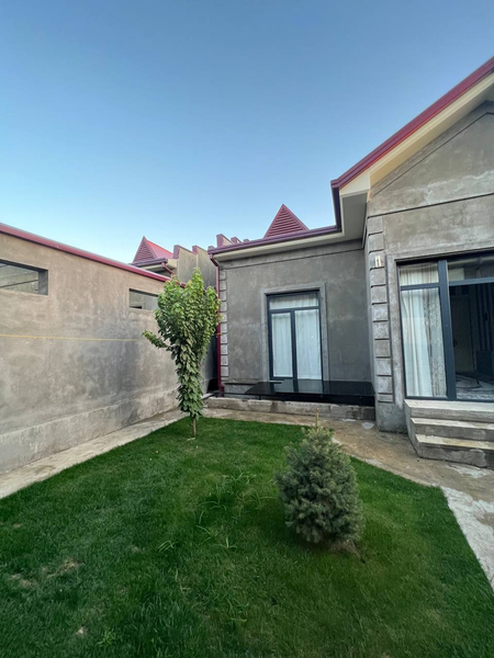 srochna sotiladi. 2 ta yonma yon 3 sotixdan tayyor bitgan uchastka.